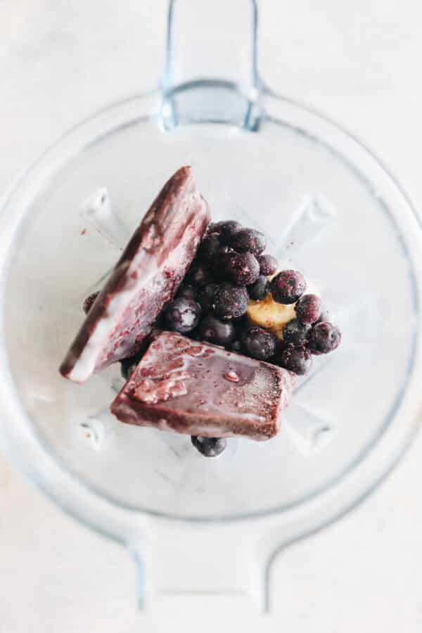 How to Make An Açai Bowl [5 Minute Recipe] - The Healthy Maven